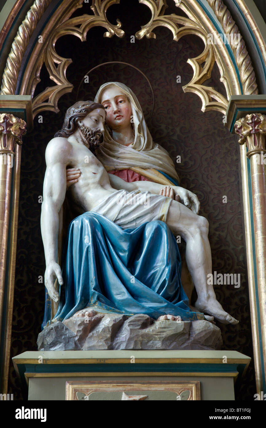 Pieta statue hi-res stock photography and images - Alamy