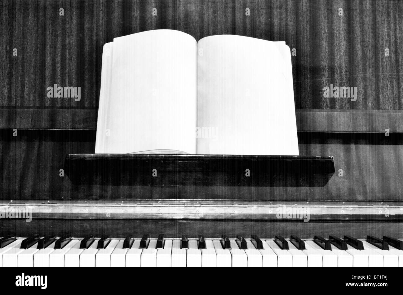 Old grunge piano keys with effect of old retro movie and note sheet ...