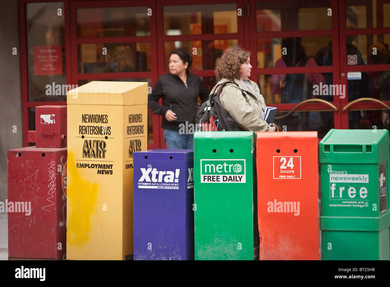 Free newspaper stands hi-res stock photography and images - Alamy