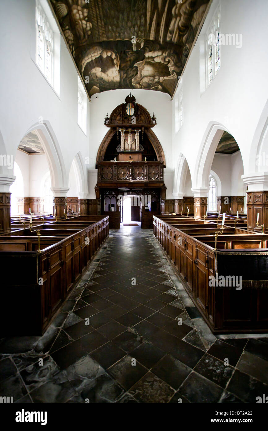 English church interior hi-res stock photography and images - Alamy