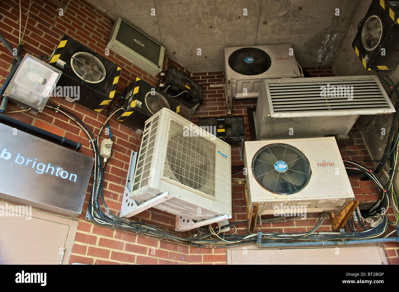 Air conditioning units hi-res stock photography and images - Alamy