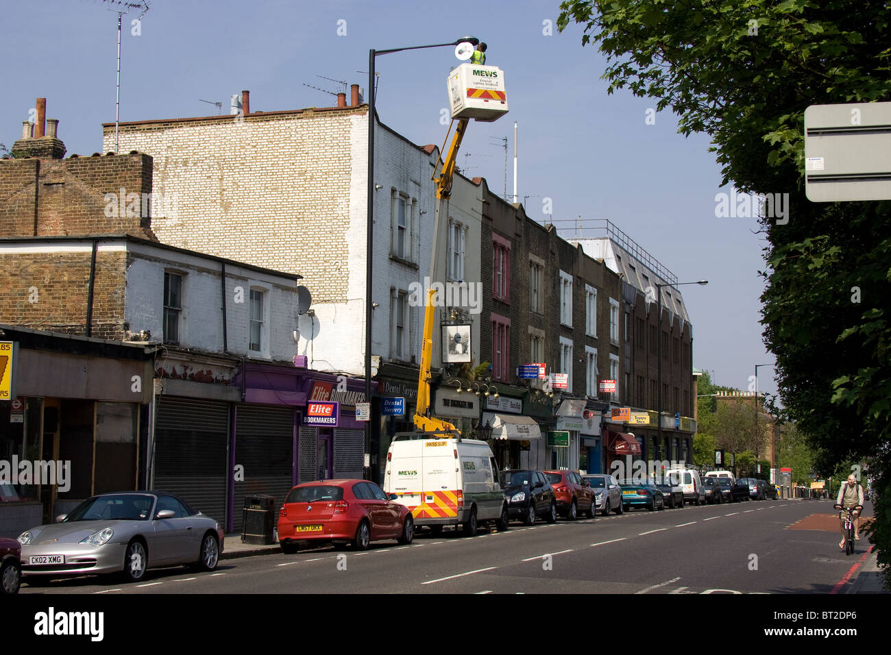 Street lamp repair maintenance hi-res stock photography and images - Alamy