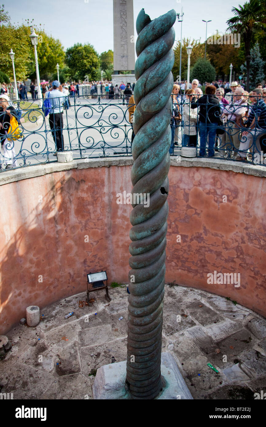 bronze rope column, Atmeydanı Caddesi istanbul, Turkey Stock Photo - Alamy
