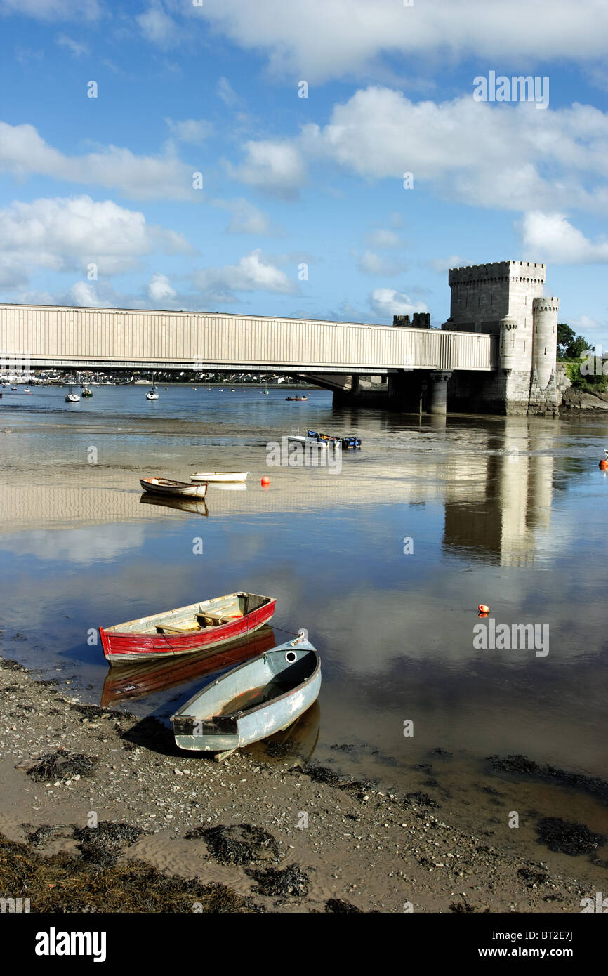 Railway bridge spanning the river Conway at Conwy, North Wales Stock ...