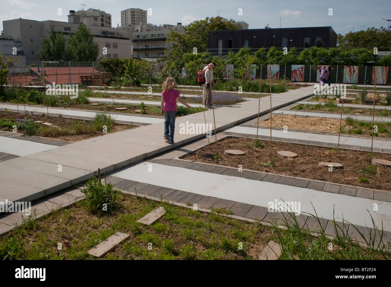 Low income public housing gardens hi-res stock photography and images ...