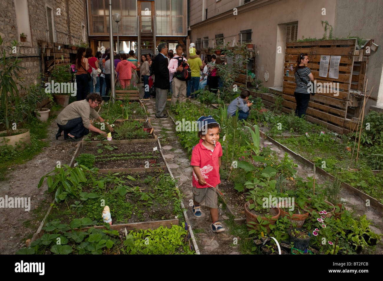 Low income public housing gardens hi-res stock photography and images ...