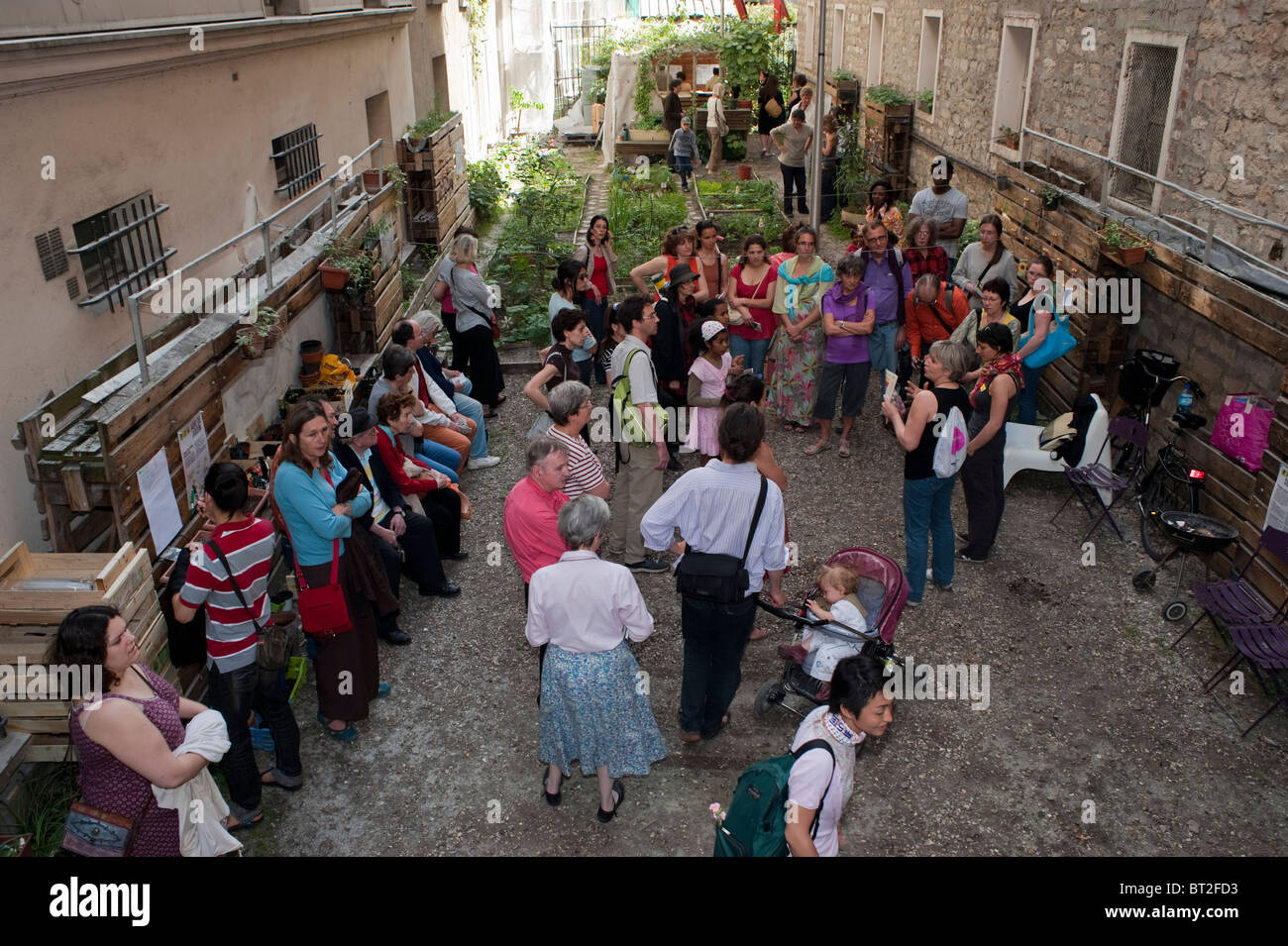 Low income public housing gardens hi-res stock photography and images ...