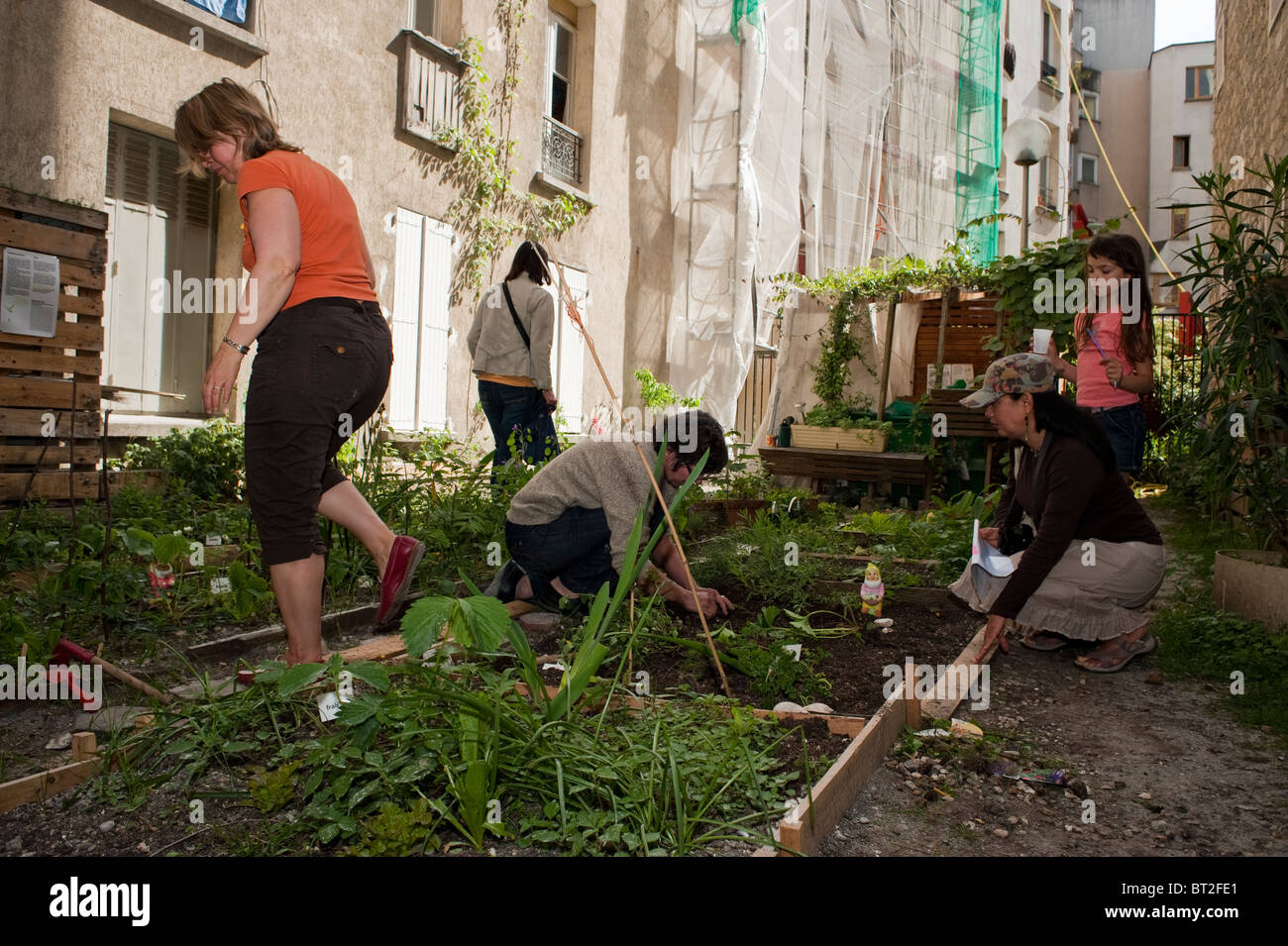 Low income public housing gardens hi-res stock photography and images ...