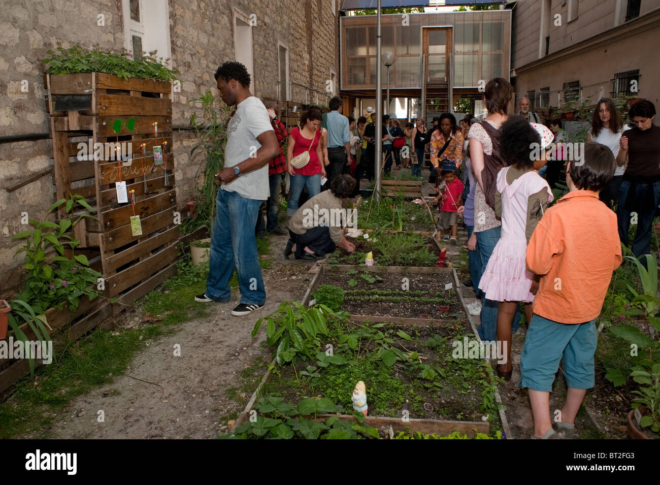 Low income public housing gardens hi-res stock photography and images ...