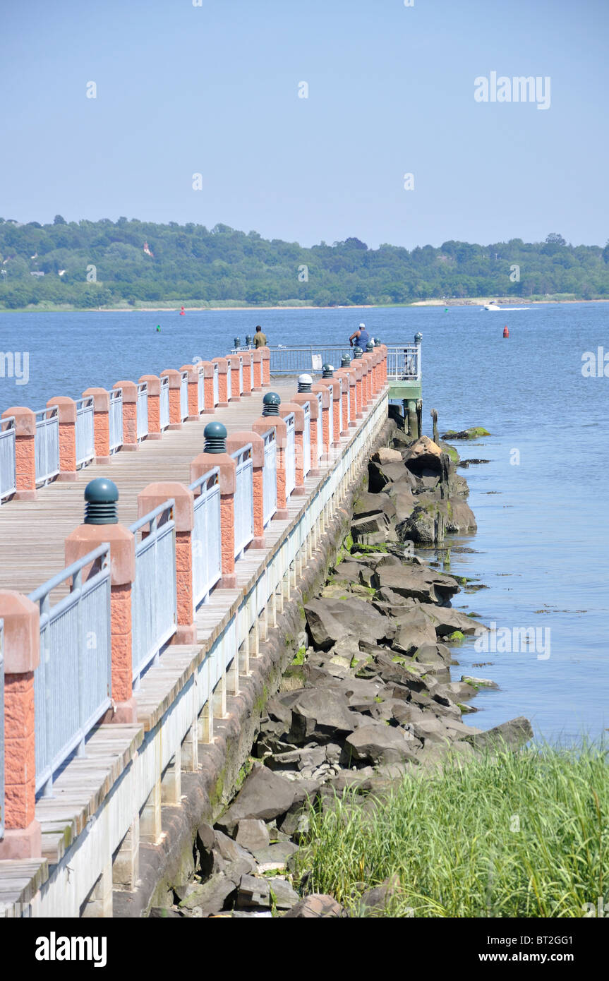 Long island sound pier hi-res stock photography and images - Alamy