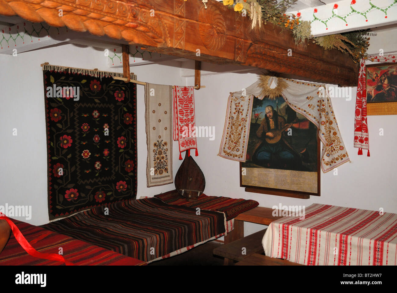 Interior of ancient Ukrainian hut Stock Photo - Alamy