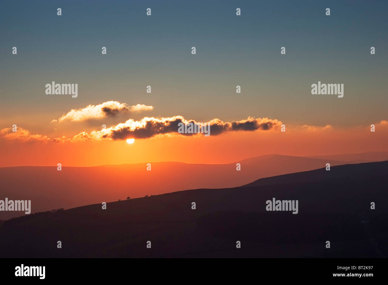 Sunset at Stanage Edge, Derbyshire, Peak District Stock Photo - Alamy