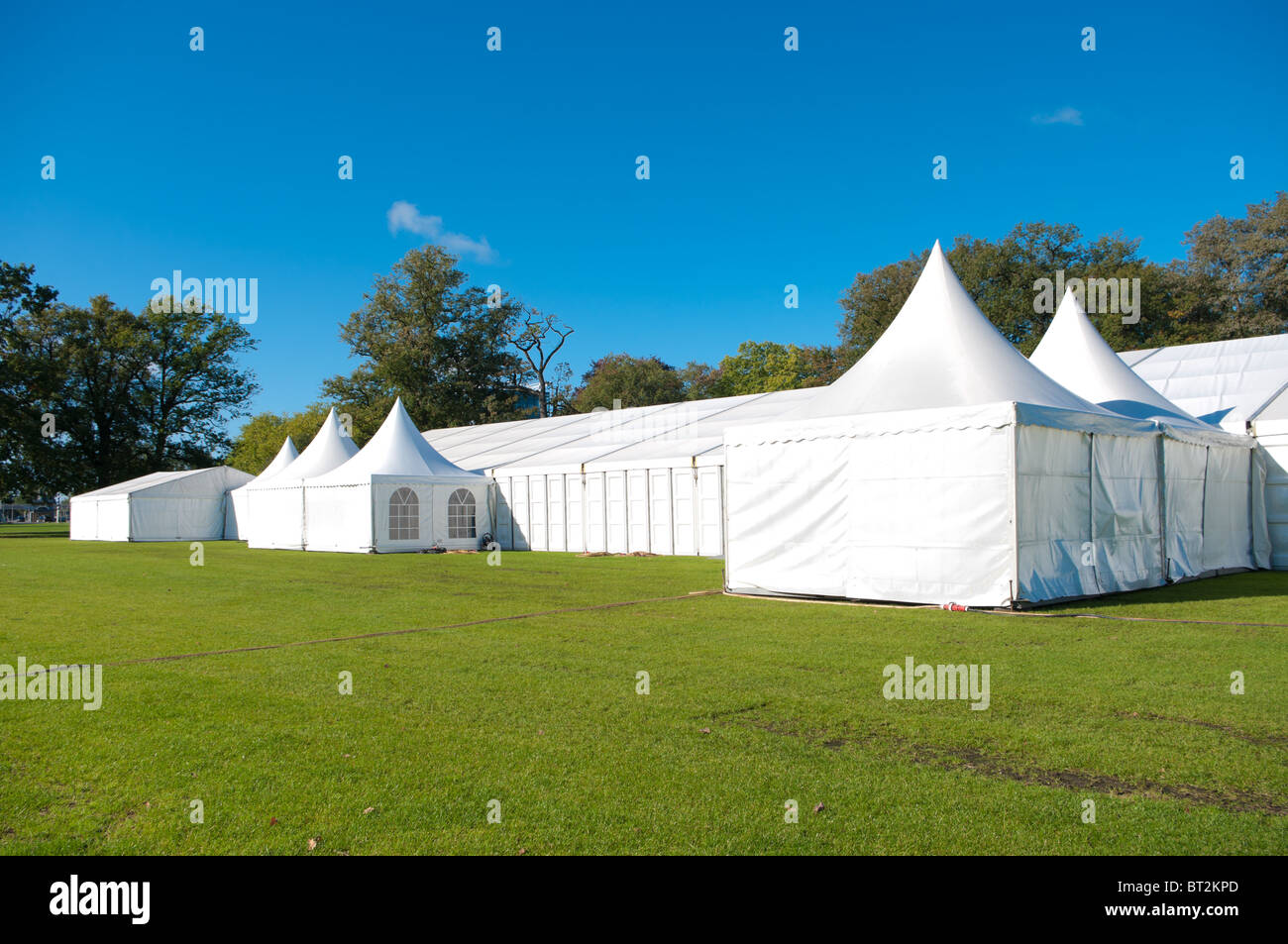 Large canopy roof hi-res stock photography and images - Alamy