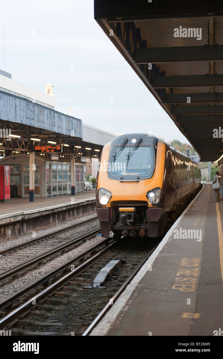 Cross Country train arriving at Southampton station Stock Photo - Alamy