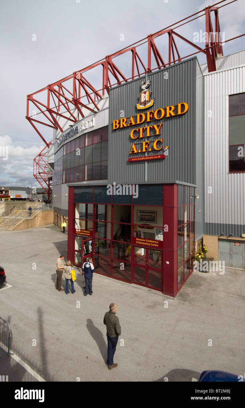 Bradford city football club stadium hi-res stock photography and images ...