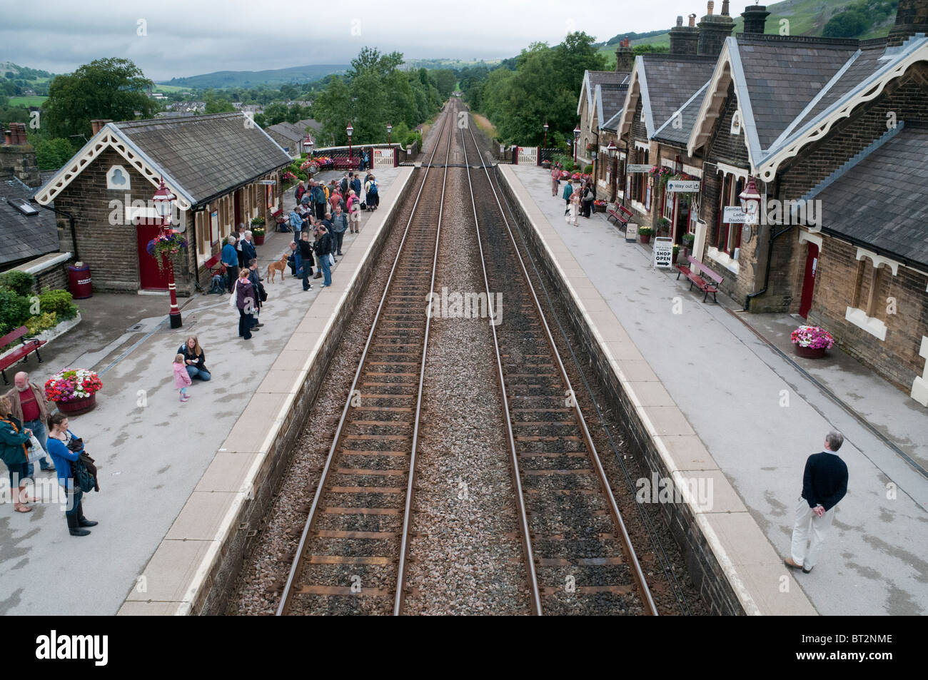Settle Railway Station, start of the Carlisle to Settle train line ...