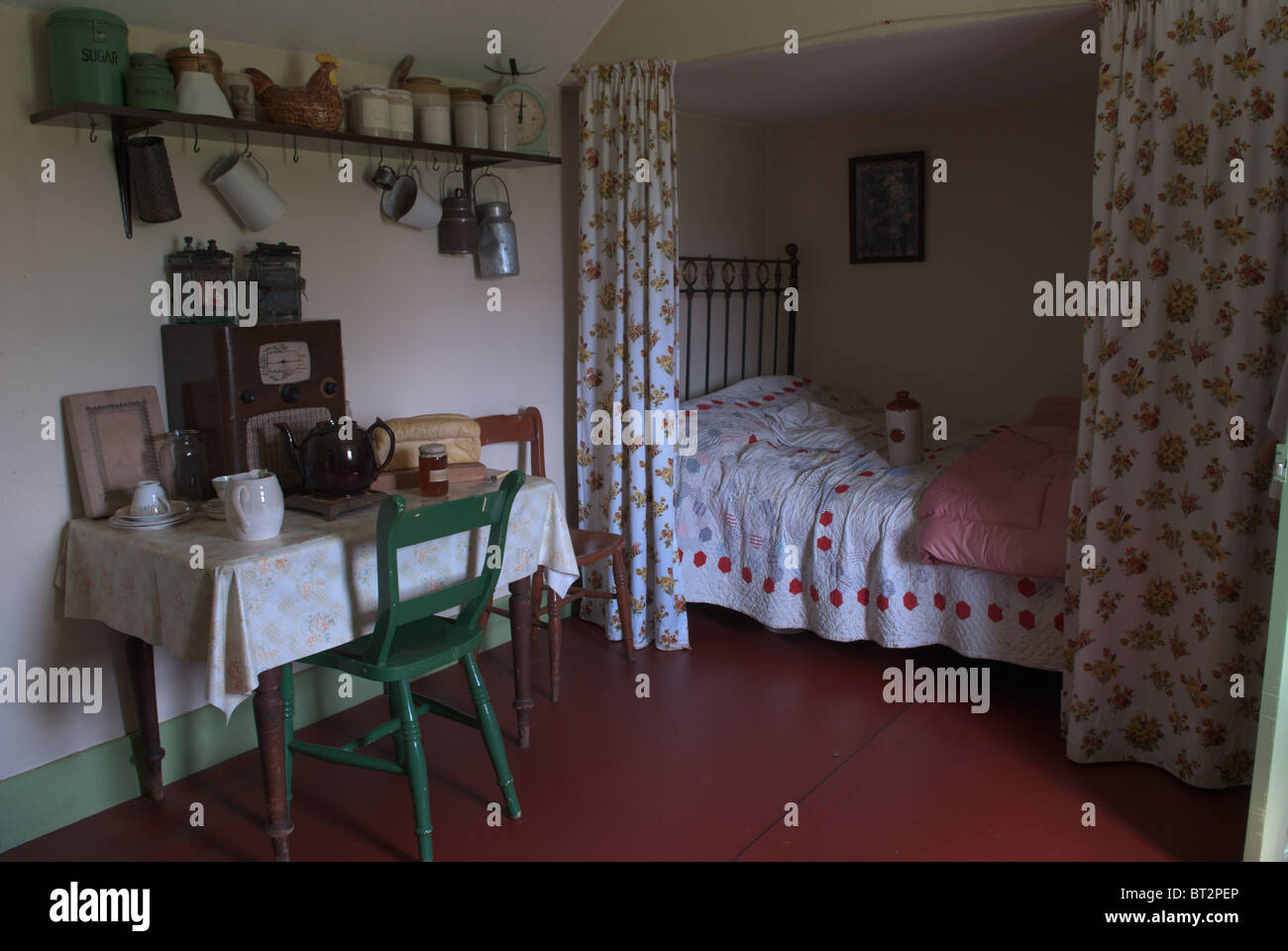 1930s kitchen hi-res stock photography and images - Alamy