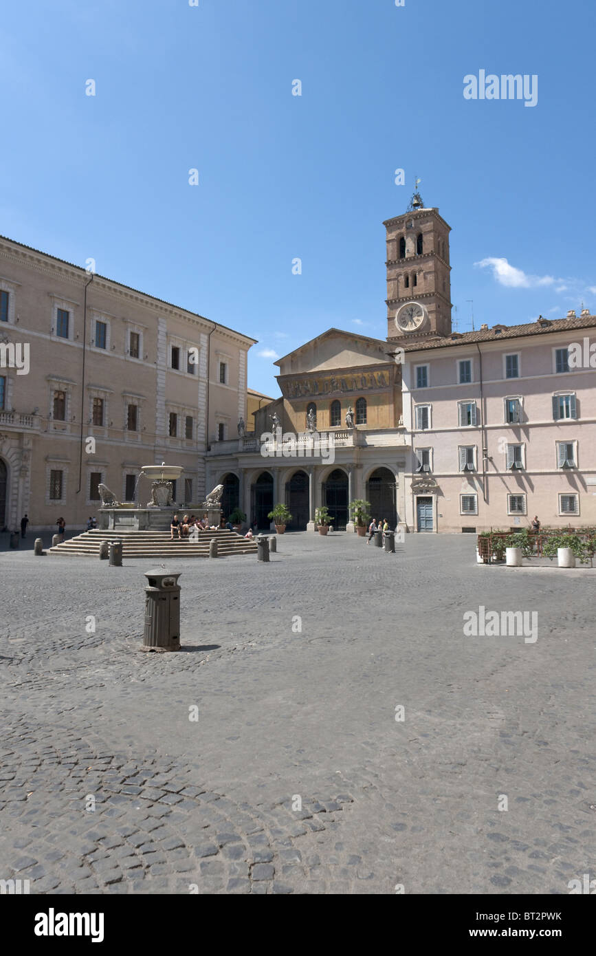 Piazza di Santa Maria in Trastevere, Rome Stock Photo - Alamy