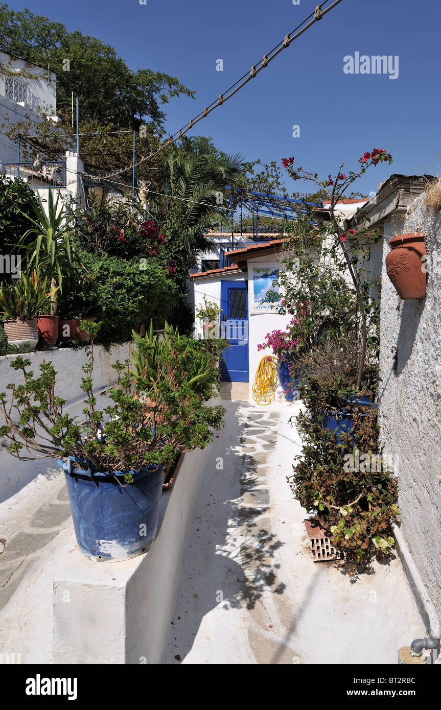 Alley in Anafiotika area of Plaka, Athens, Greece Stock Photo - Alamy