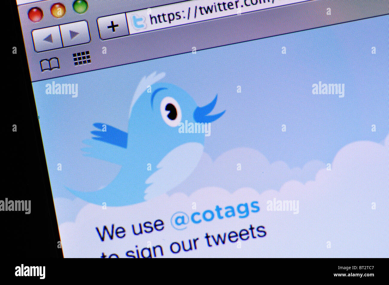 Twitter logo shot hi-res stock photography and images - Alamy