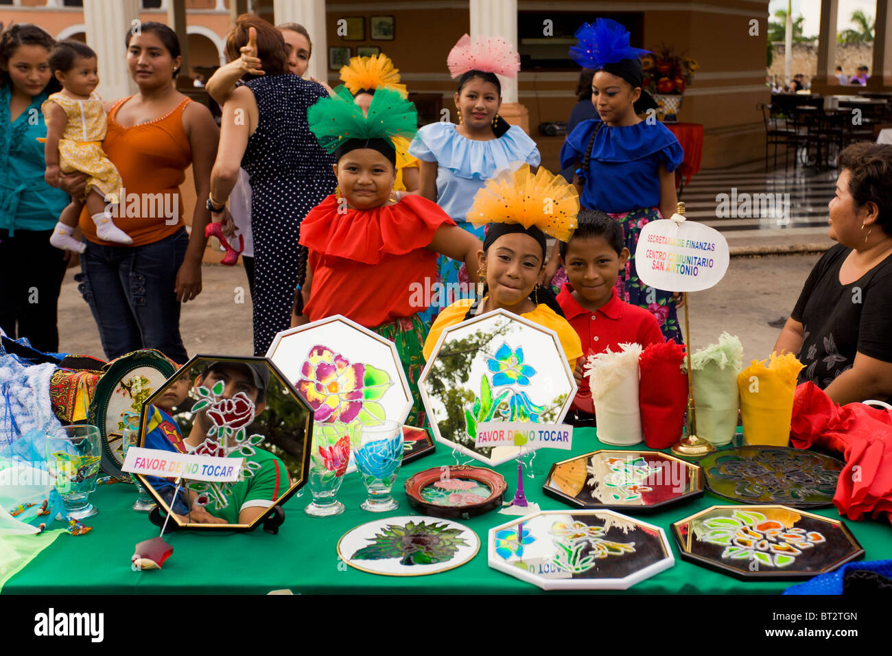 Children selling crafts hi-res stock photography and images - Alamy