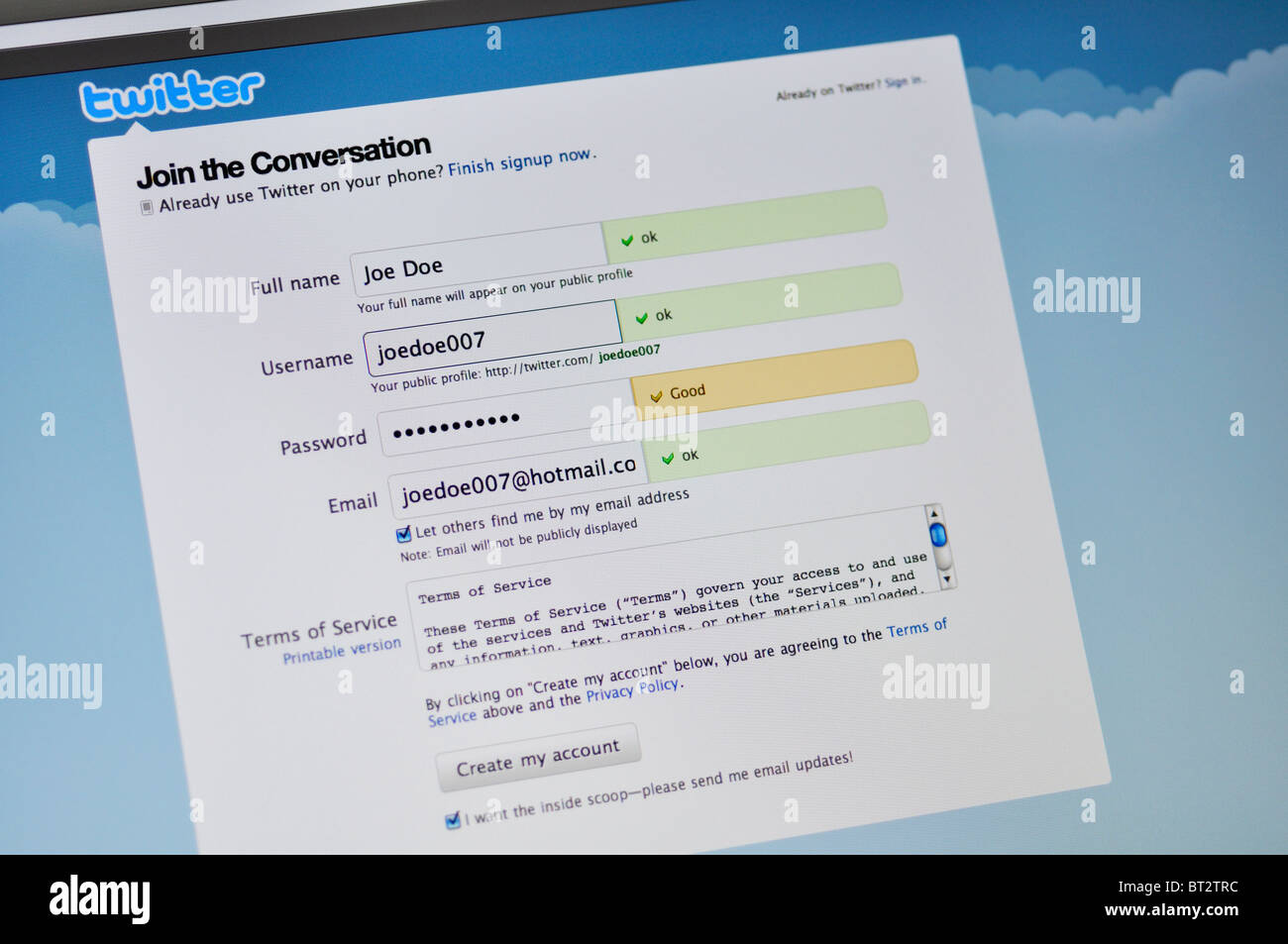 Creating twitter hi-res stock photography and images - Alamy