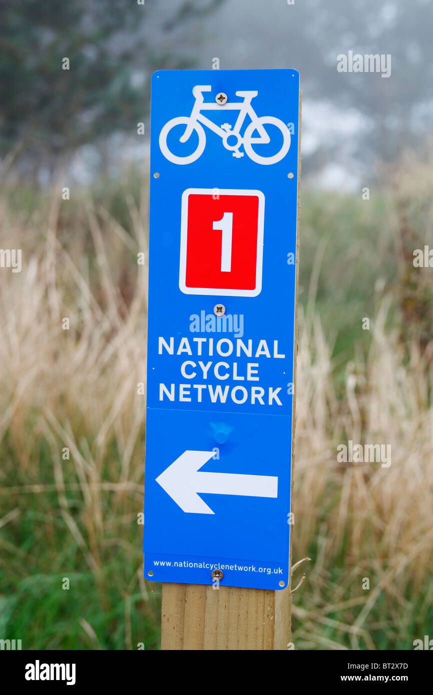 Cycle network sign hi-res stock photography and images - Alamy