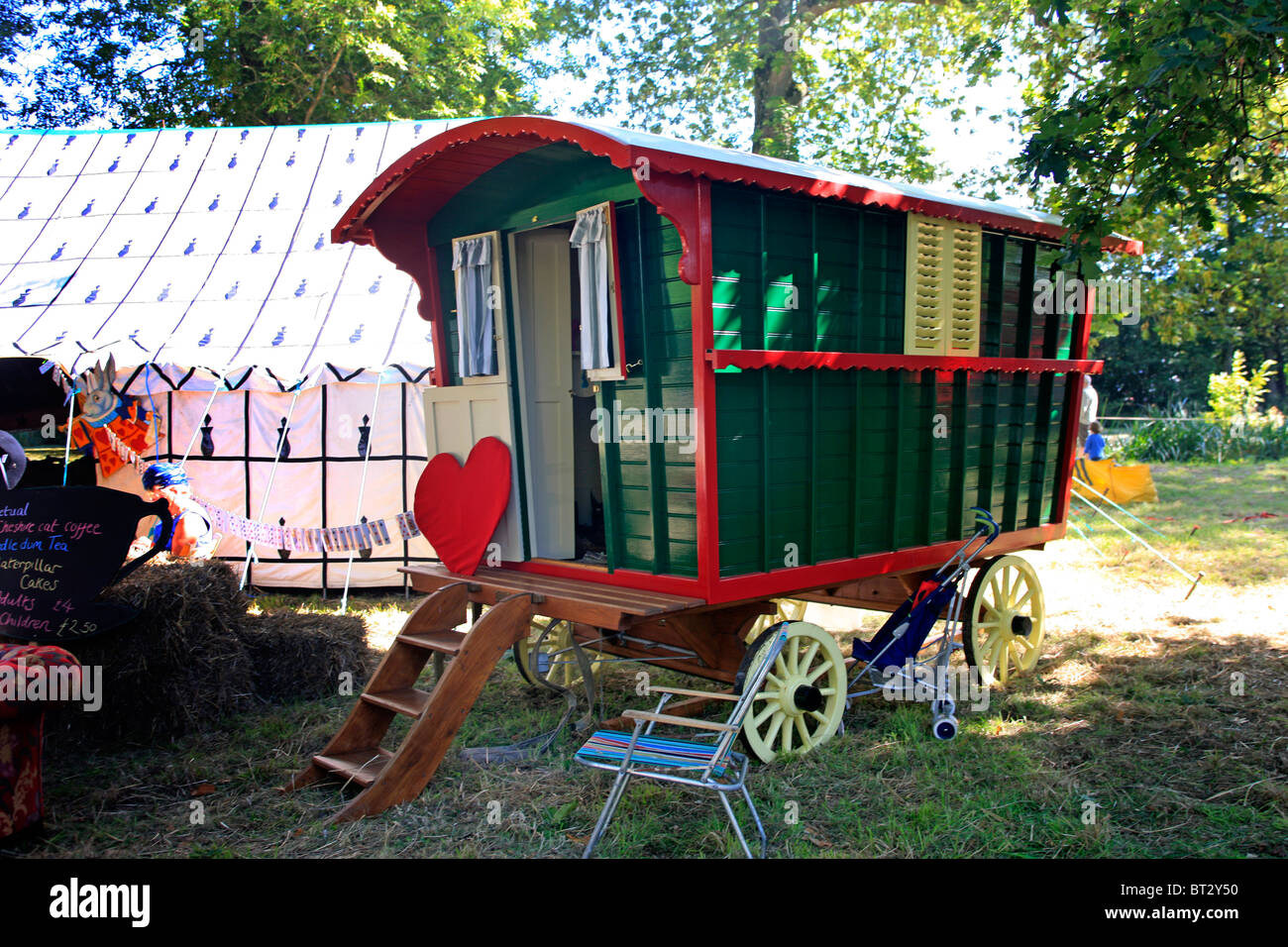 Irish gypsy caravan hi-res stock photography and images - Alamy