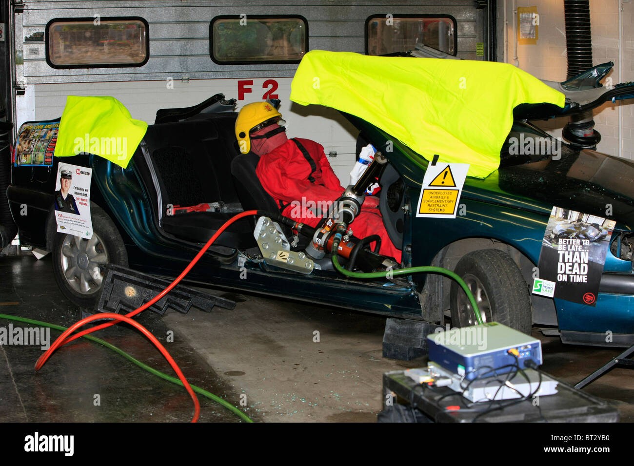 Car crash demonstration hi-res stock photography and images - Alamy