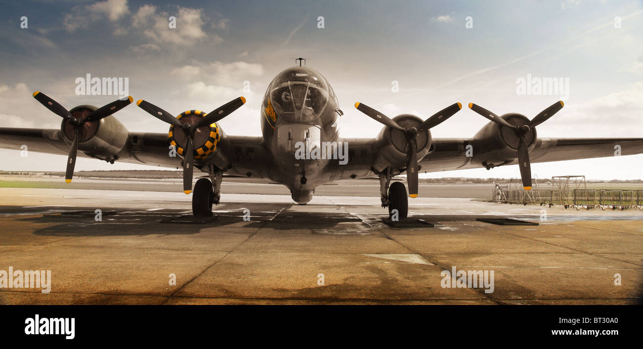 B 17 flying fortress gunner hi-res stock photography and images - Alamy