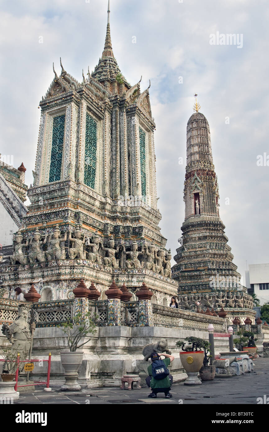 Build wat arun bangkok hi-res stock photography and images - Alamy