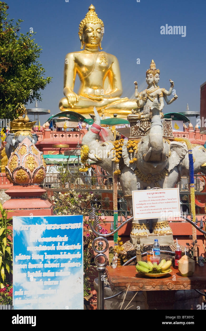 Golden triangle buddha hi-res stock photography and images - Alamy