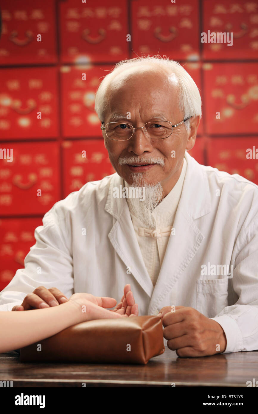 Chinese traditional herbalist doctor taking patient's pulse Stock Photo ...