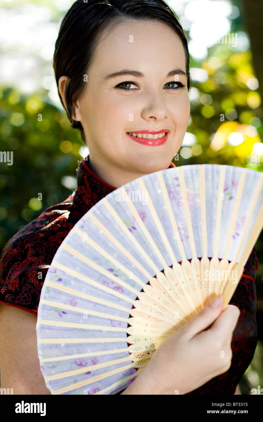 Chinese fan red lady hi-res stock photography and images - Alamy