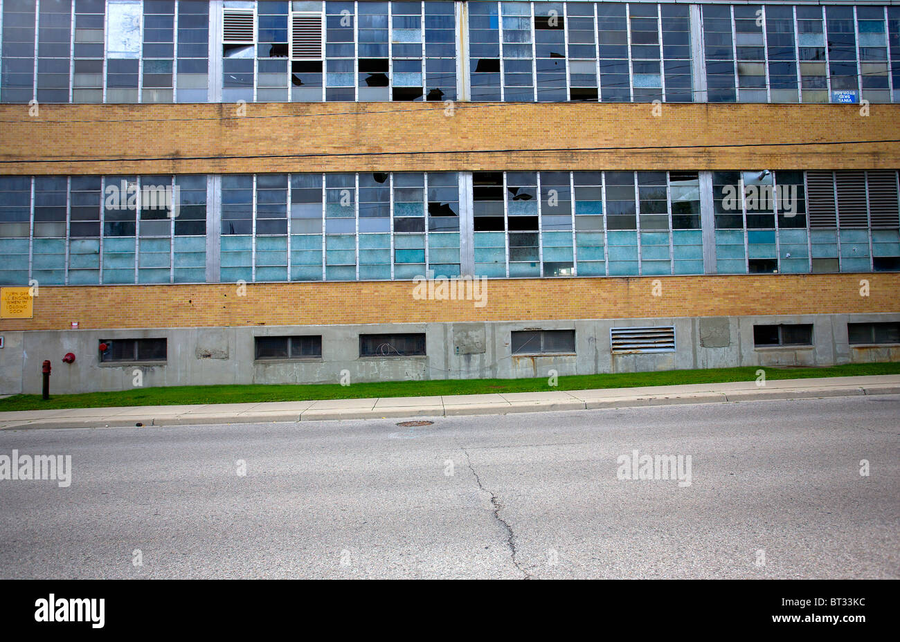 Old factory building hi-res stock photography and images - Alamy