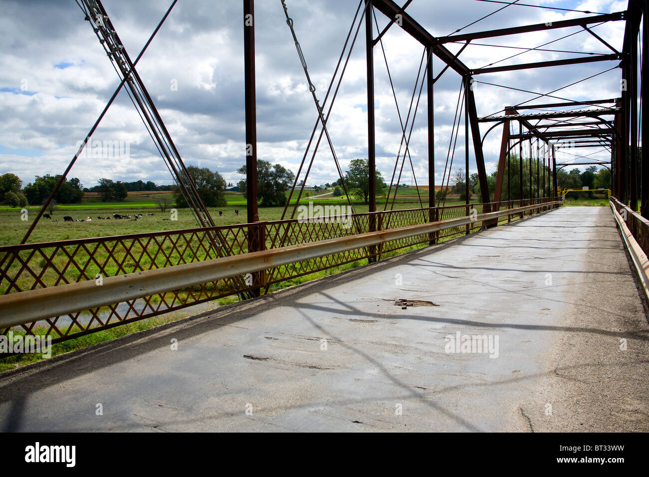 Steel truss Bridge over river Stock Photo - Alamy