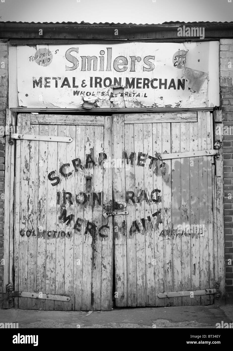 Disused warehouse hi-res stock photography and images - Alamy