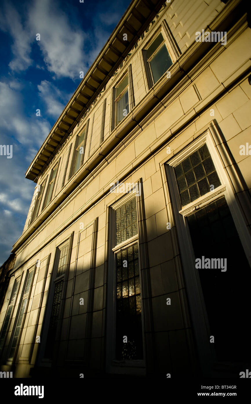 Sunlight on Building Stock Photo - Alamy