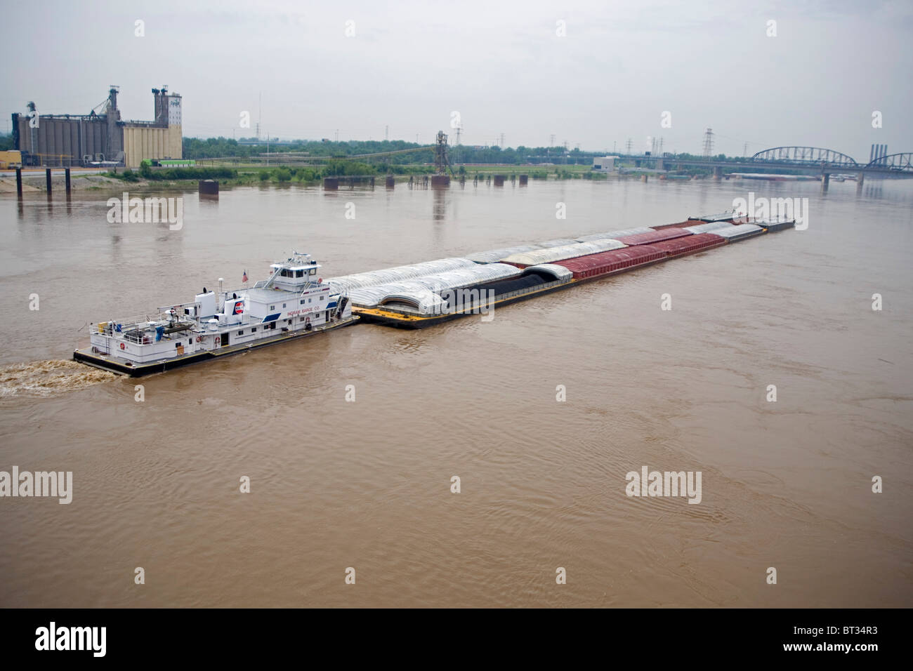 Barge on Mississippi River Stock Photo - Alamy Barge on Mississippi River Stock Photo - Alamy