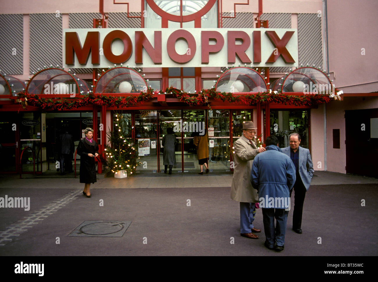 French people talking hi-res stock photography and images - Alamy