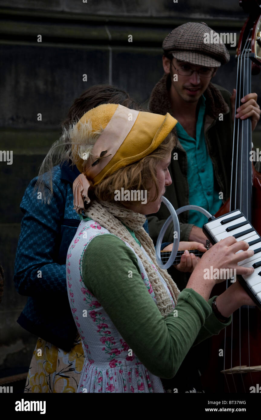 Australian jug band busking at the Edinburgh Festival Fringe, Scotland ...