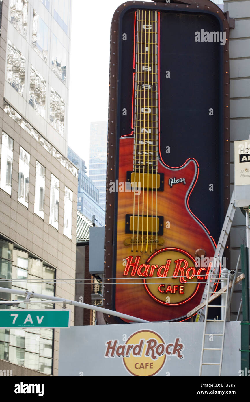 Hard rock cafe in times square hi-res stock photography and images - Alamy