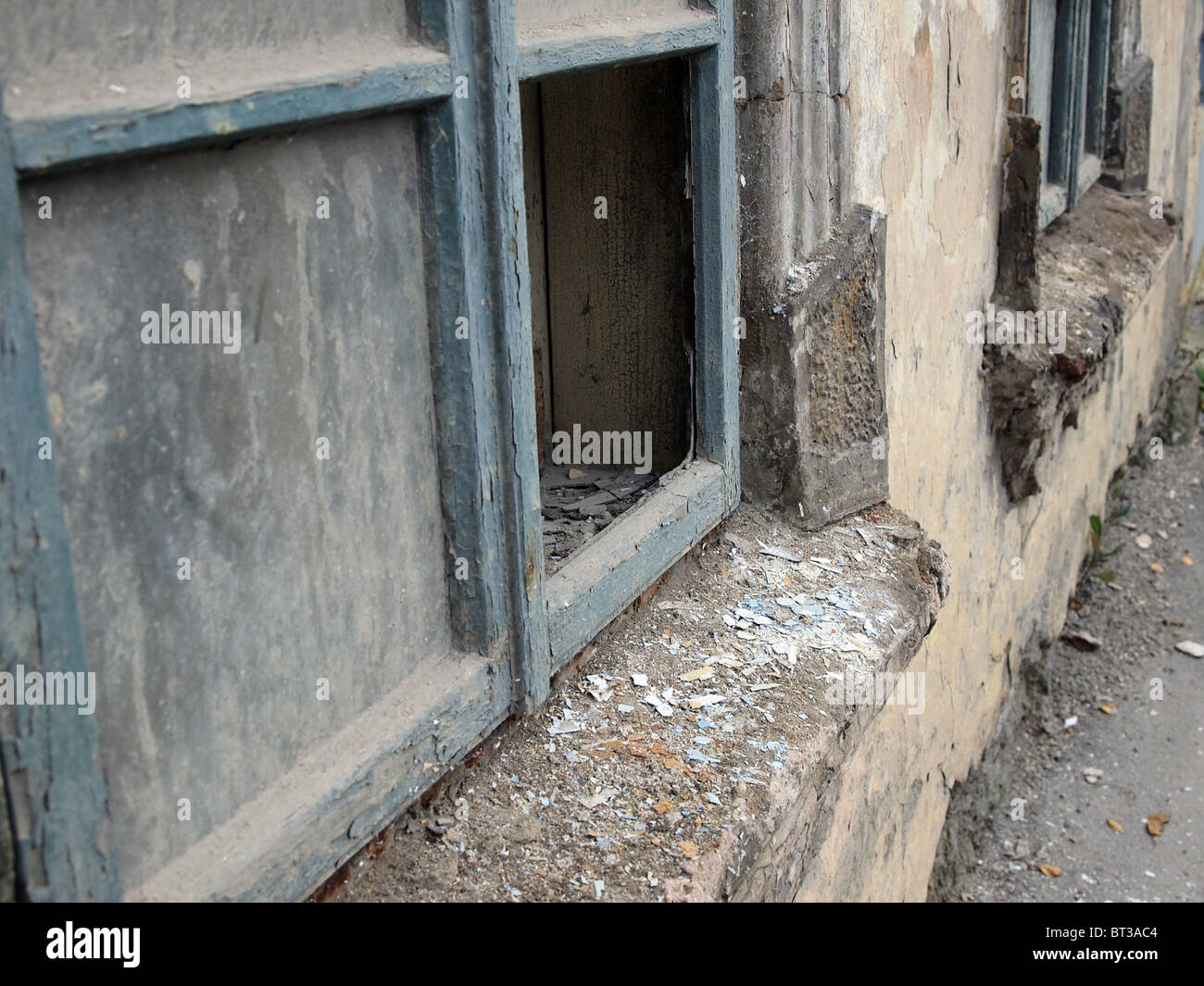 Broken cladding hi-res stock photography and images - Alamy