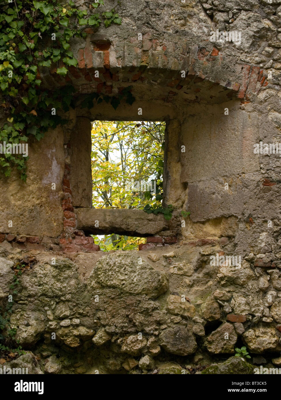 One ruined window hi-res stock photography and images - Alamy