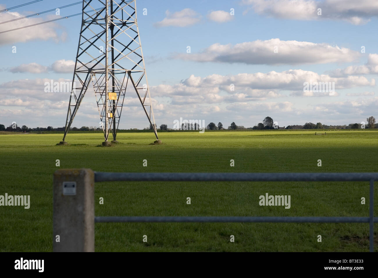 Pylon and fence hi-res stock photography and images - Alamy