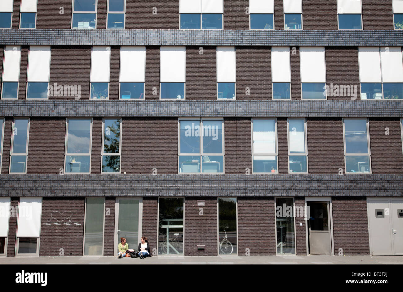 Sitting building hi-res stock photography and images - Alamy