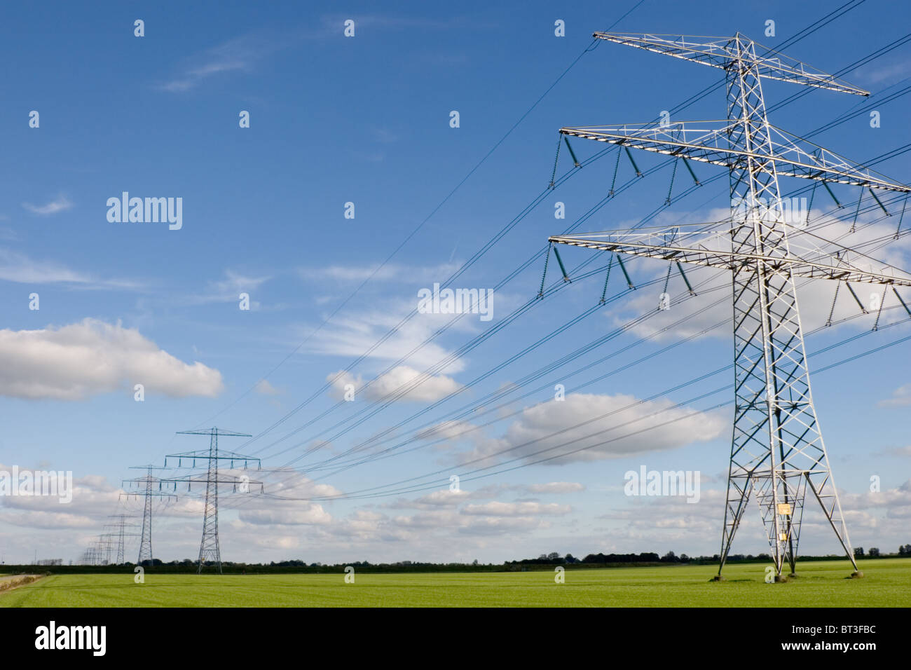 Electricity pylon pylons power hi-res stock photography and images - Alamy