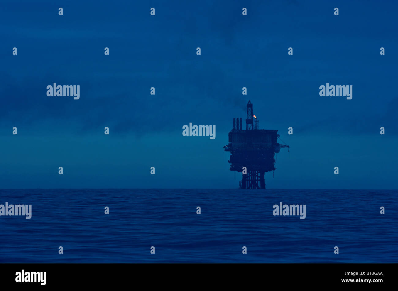 Oil rig beryl b industry north sea hi-res stock photography and images ...