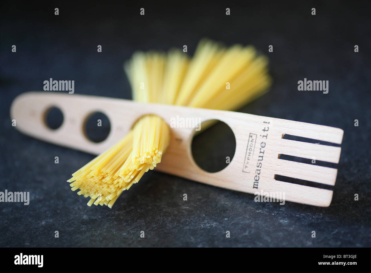 Linguine dry hi-res stock photography and images - Alamy