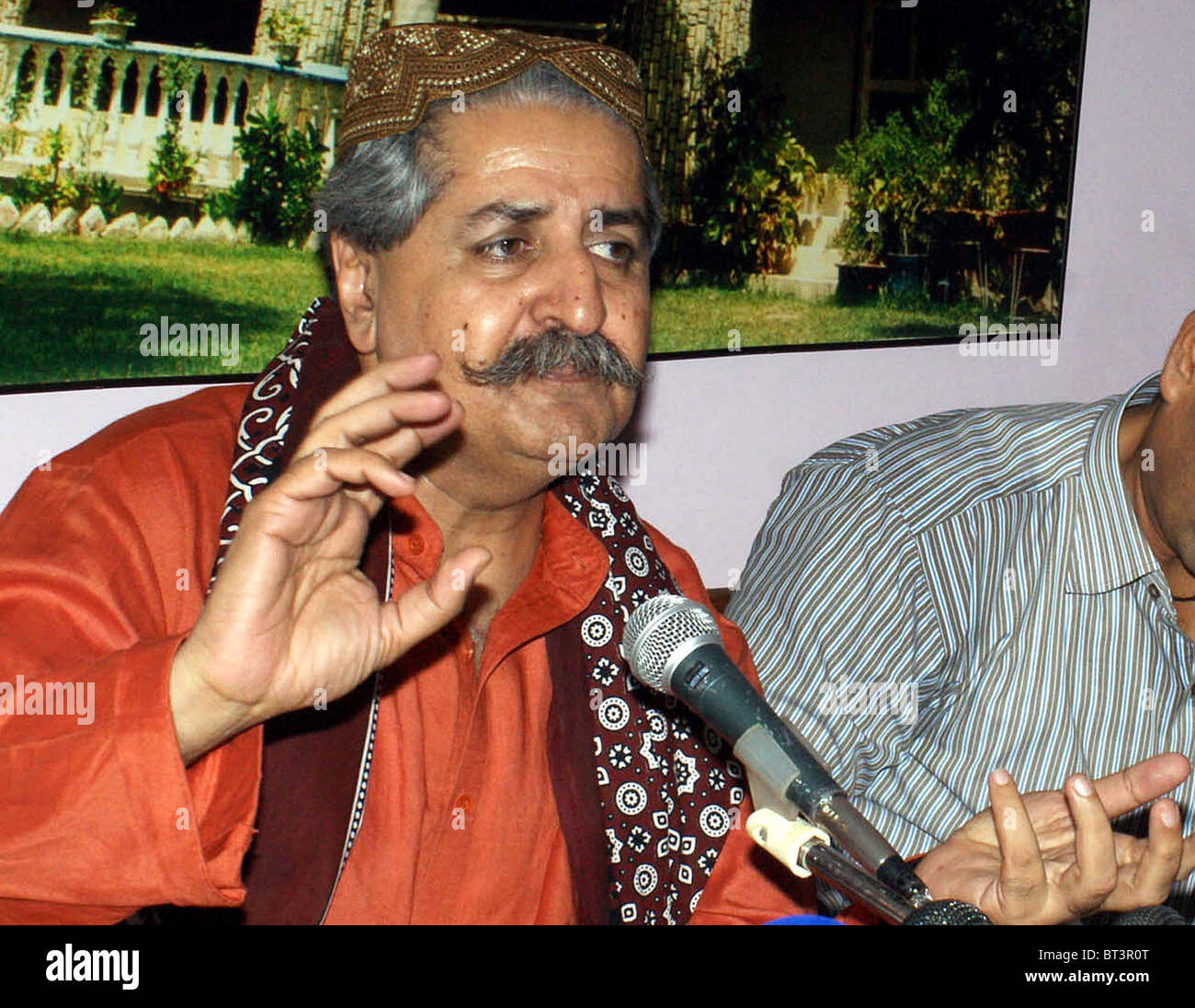 Syed naveed qamar gesture hi-res stock photography and images - Alamy